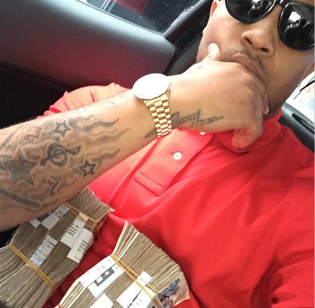 HKN Artiste, B-Red Shows Off Stacks Off Cash To Promote 'Cucumber' Ft. Akon