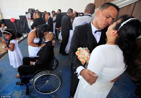 Married in Prison: Amazing Photos Show Prisoners of Notorious Colombian ...