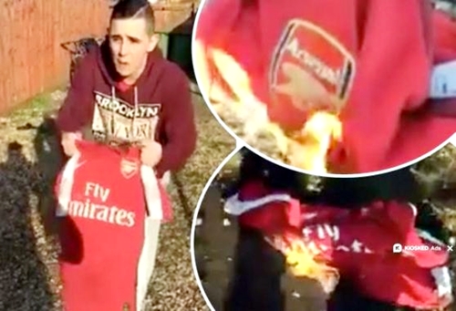 Angry Arsenal Fan Burns Jersey and Blasts Wenger After Defeat to ...