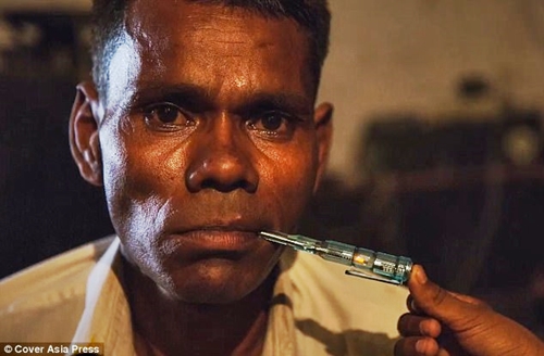 Shocking Addiction Meet The Man Who Eats Volts Of Electricity Whenever