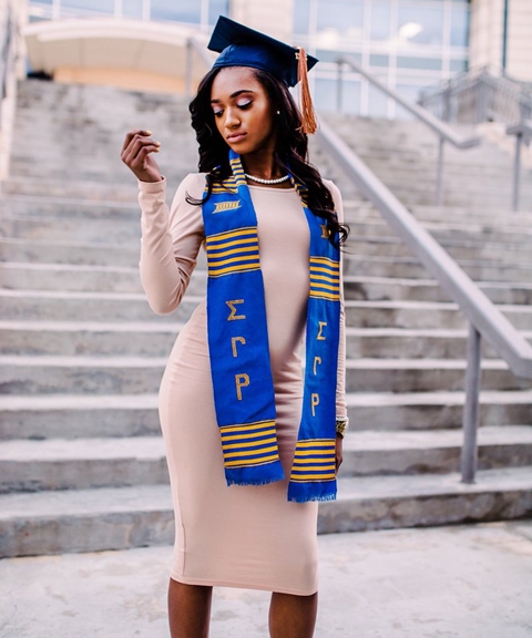 See the Pretty Lady Who Got Pregnant at 17, Mom at 18, Degree Holder at ...