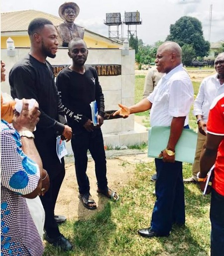 Man Erects Statue Of Goodluck Jonathan At University of Port-Harcourt ...