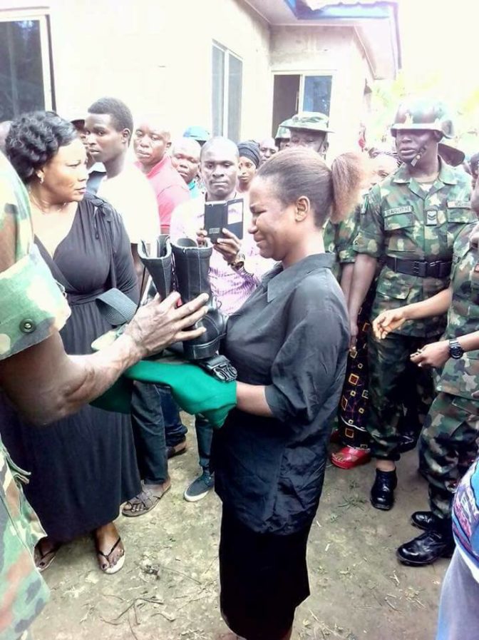 Tears! Female Soldier Buried in Camouflage After Her Tragic Death in ...