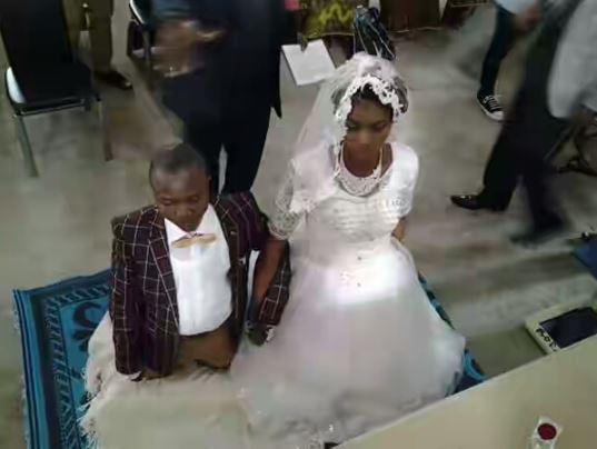 Strange Love: Short Man Ties the Knot with Tall Lover (Photos)