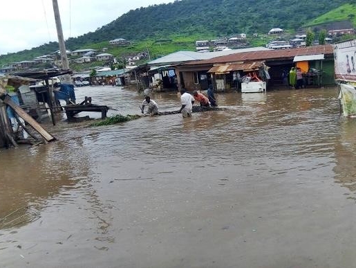 Motorists Stranded in Total Gridlock as Flood Submerge Abuja-Lokoja ...