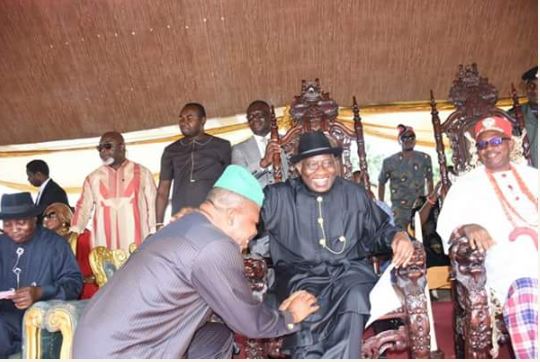 Hon. Emeka Ihedioha Kneels Down To Greet Goodluck Jonathan (Photos)