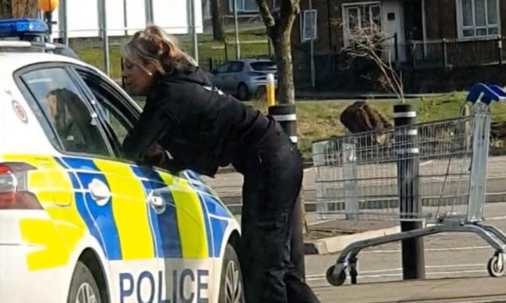 2 UK Police Officers On Duty Caught Kissing In Patrol Car For 20 ...