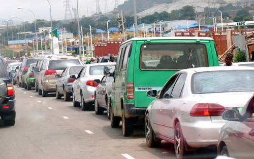 Black Marketers Sell N400 Per Litre In Abuja As Fuel Queues Worsen