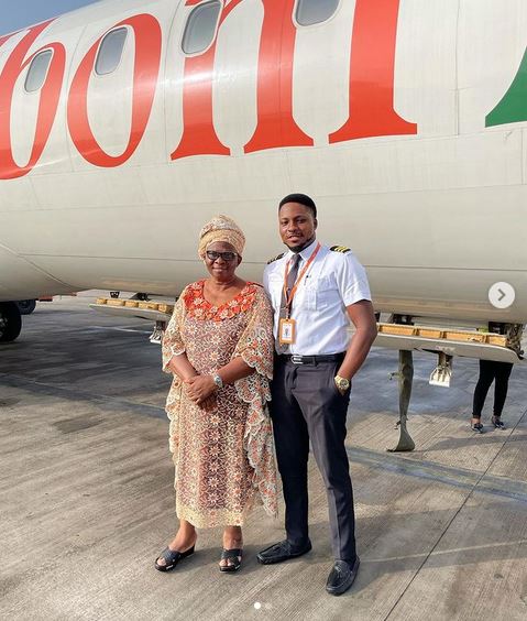 Wow! Nigerian Pilot Proudly Shares Photos As He Flies His Mum On A ...