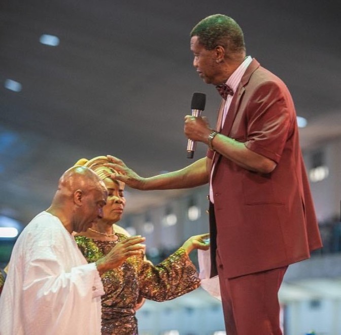 Bishop Oyedepo And His Wife Kneel Down As Pastor Adeboye Prays For Them ...
