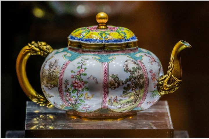 18th Century Teapot Used By Chinese Emperor Sold Over £2 Million At ...