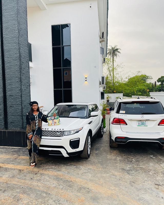 Bitcoin Lord Gifts Wife Brand New Range Rover (Photos)