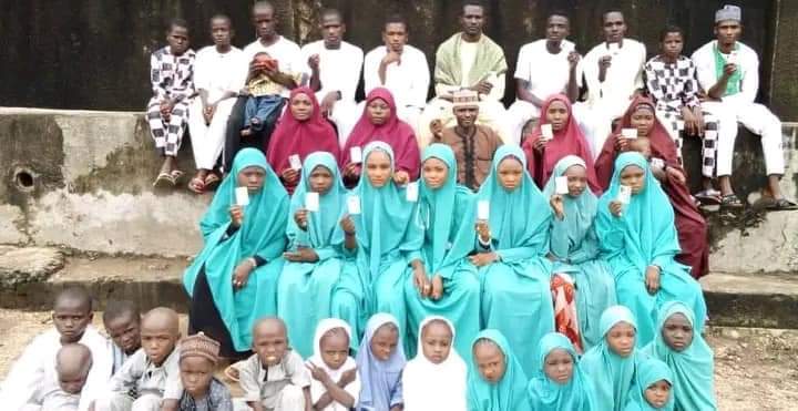 Man With 34 Children, Four Wives Promises Block Votes For Atiku (Photos)