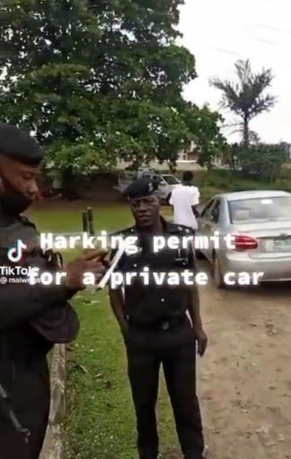 The Moment A Man Confronted Police Officers For Asking Him For Hackney ...