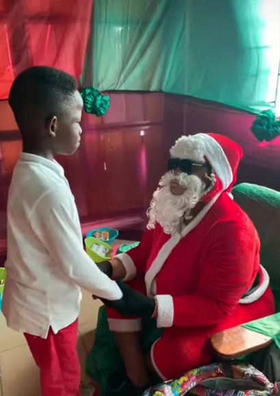 Nigerian Lady Shows Off Wads Of Cash She Made After Playing Role Of ...