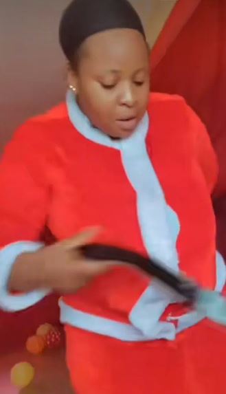 Nigerian Lady Shows Off Wads Of Cash She Made After Playing Role Of ...