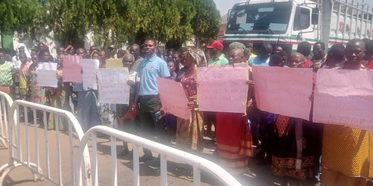 BREAKING: Delta Flood Victims Protest, Barricade Gov't House, Give ...