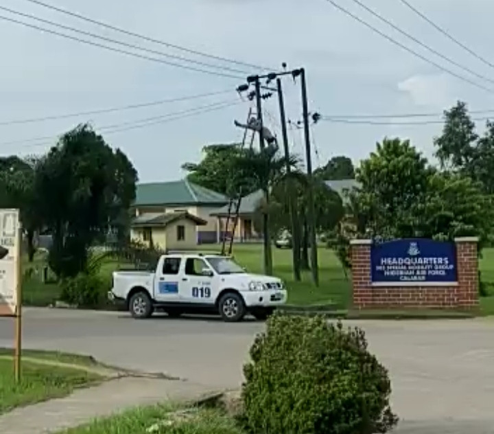 PHEDC Staff Gets Electrocuted In Calabar (Video)