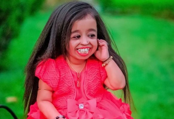 Meet The World's Shortest Woman Who Is Just 2ft Tall And Is Seen As A ...