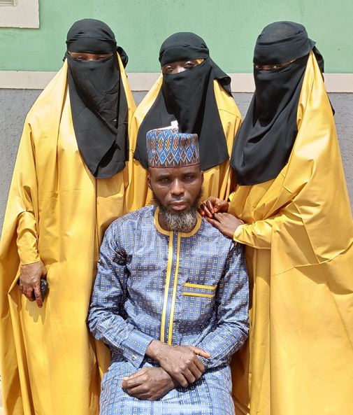 Nigerian Lecturer Celebrates Sallah With His Three Wives And 19 Children