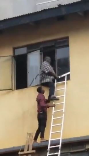 Video Of Hotel Customers Escaping Through Window Following A Fire ...