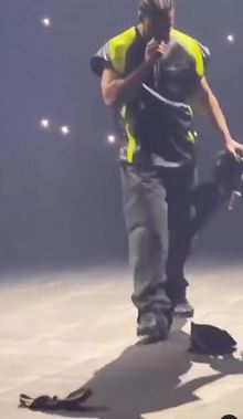 The Moment Female Fans Threw Their Bras At Drake During Stage ...