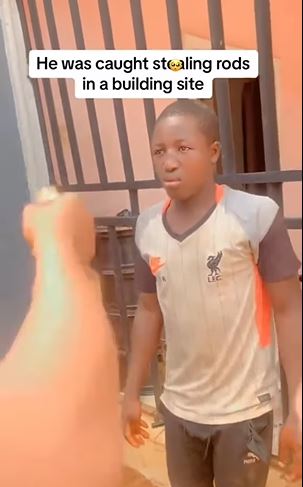 Thief Forced to Sing and Dance After He Was Caught (Video)