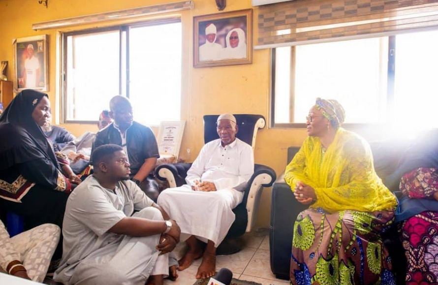 First Lady, Remi Tinubu Visits Lagos GAC Leader, Tajudeen Olusi Over ...