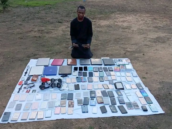 Serial Mobile Phone Thief Arrested With 890 Mobile Phones In Kano (Photo)