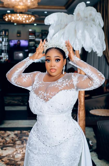 I Don’t Do Love Without Money - Nigerian Woman Sends Warning To Admirers