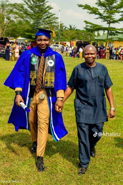 Nigerian Man Recreates Graduation Photo With His Father