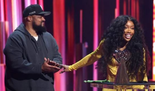 Nothing To Celebrate – SZA Parts Ways With Her Manager, Punch | Newsmedia
