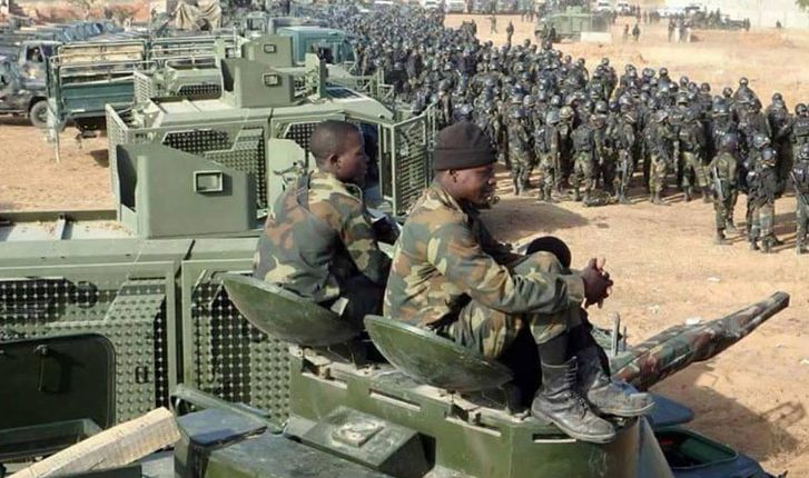 GOC Eats With Soldiers - Nigerian Army Denies Poor Feeding Of Troops