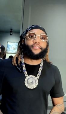 Singer, Kcee Splashes $250,000 On Music Chain (Video)