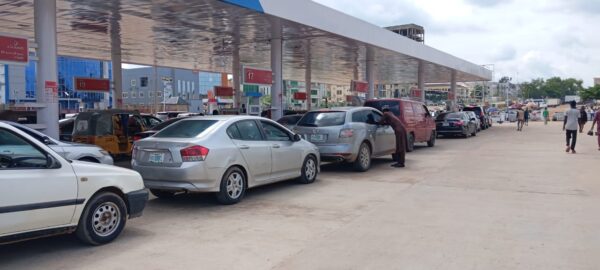 Long Queues Resurface At Abuja Filling Stations (Photos)