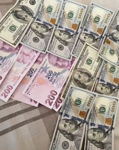 Nigerian Lady Flaunts Different Currencies She Makes From Casino Work ...