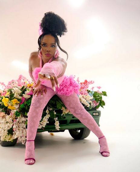 Nigerian Singer, Yemi Alade Looks Stunning In Pink Outfit (Photos)