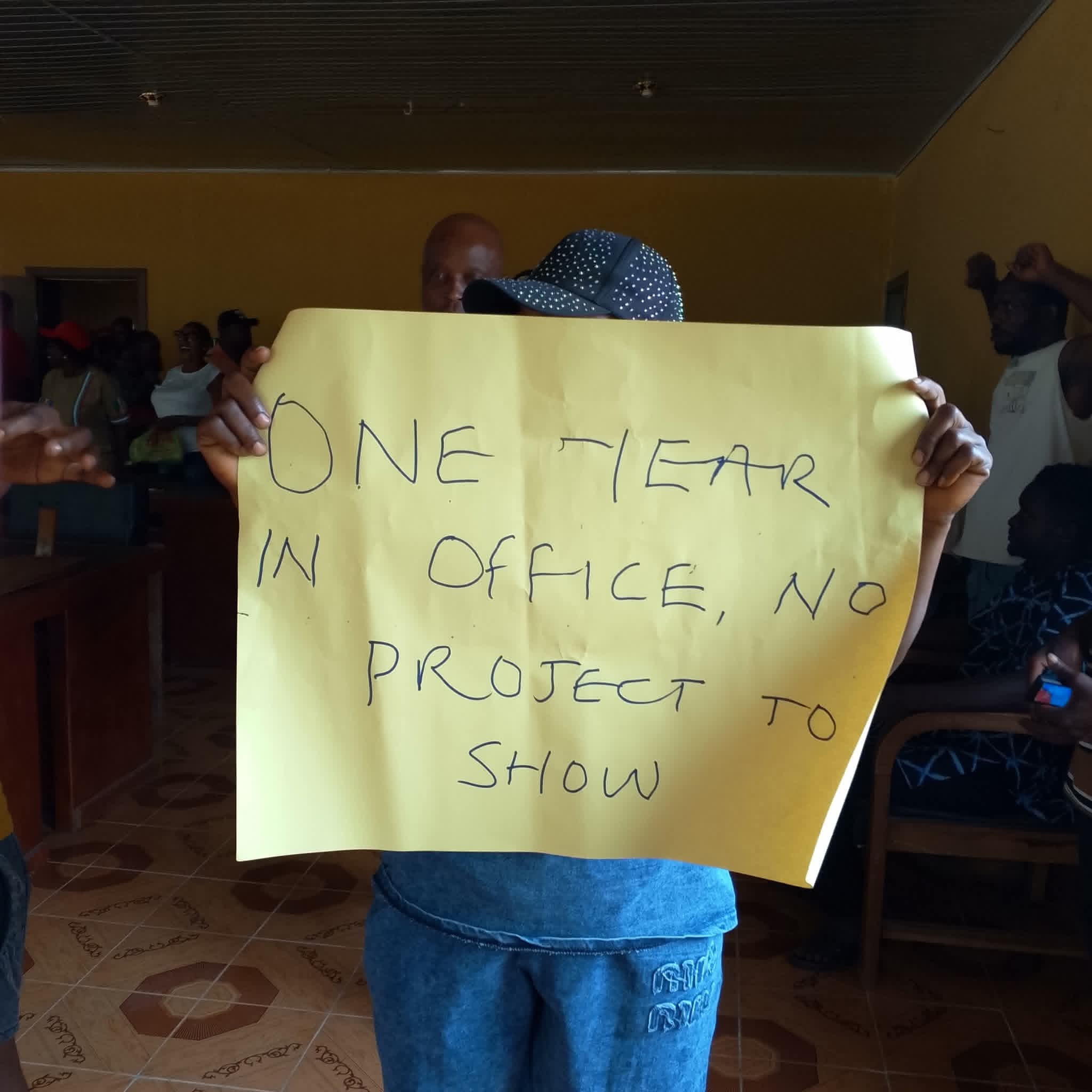 Drama As Edo LGA Chairman Is Impeached And Booed Out Of Office (Video)