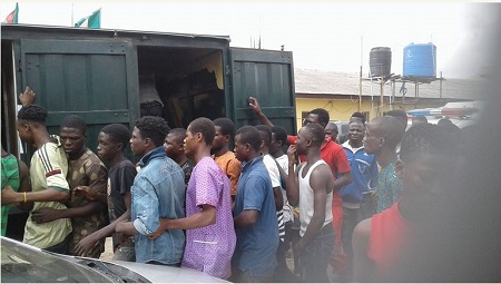 40 Miscreants Arrested in Oshodi by Lagos State Task Force (Photos)