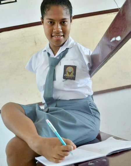 So Inspiring! See this Beautiful School Girl with No Arms Who Writes ...