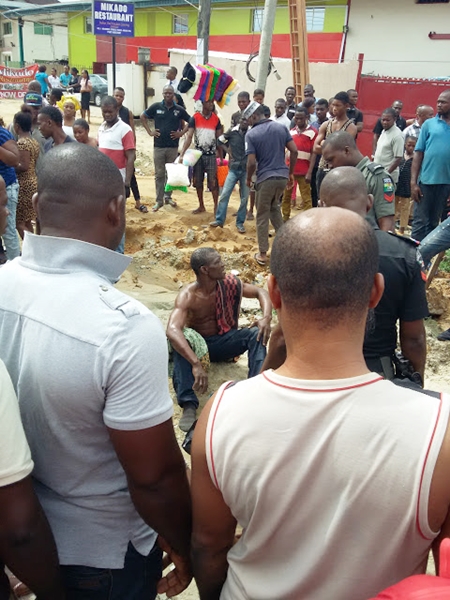 Angry Mob Lynch Notorious Robbers Caught in Port Harcourt (Photos)