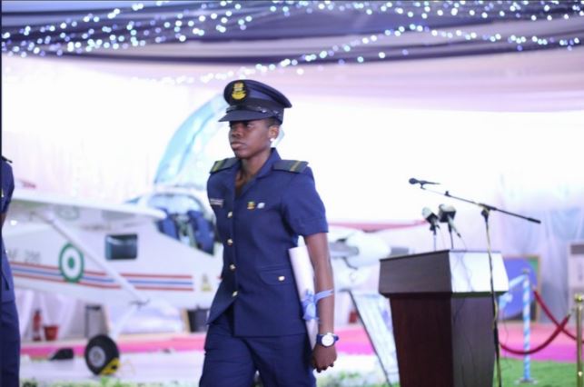 See the Lady Who Graduated as Best Flying Student From the Nigeria Air ...