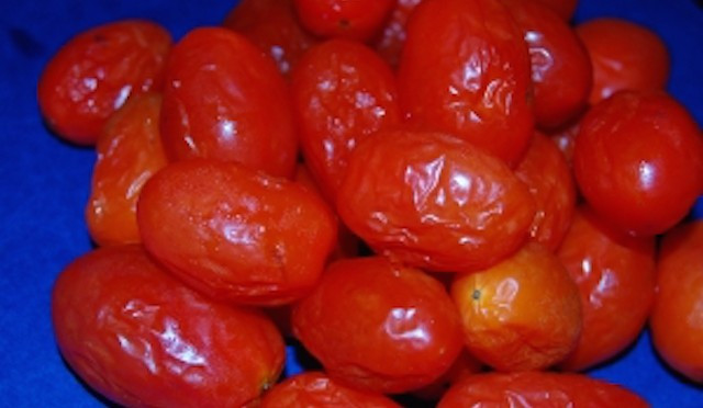 Eating Rotten Tomatoes Can Give You This Deadly Disease