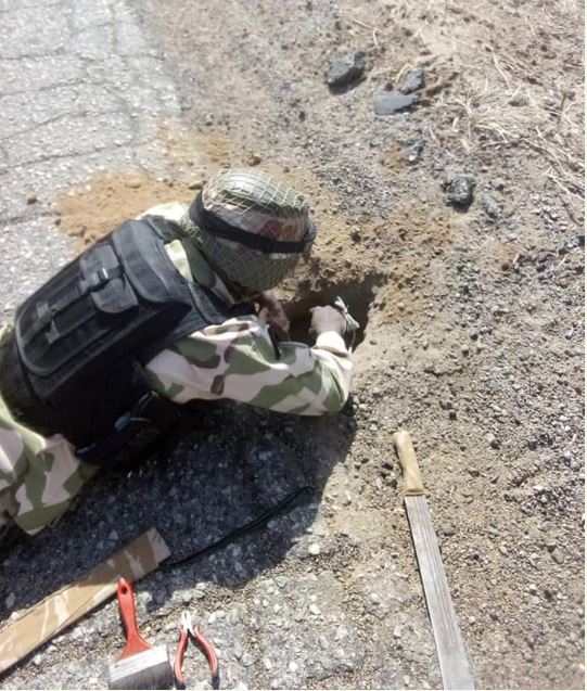 The Scary Moment Nigerian Soldiers Defuse Bomb Planted By Boko Haram ...