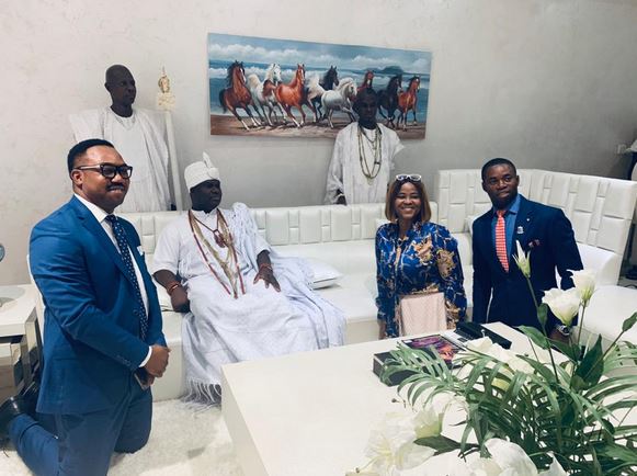 Staff Of FCT Luxury Hotel Seen Kneeling Down To Welcome Ooni Of Ife ...