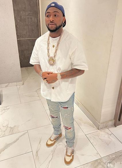 Shocking Video Of Suspected Herbalist Cooking Davido’s Picture Inside A ...