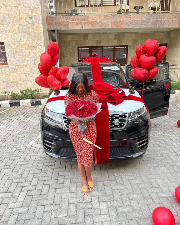 Nigerian Lady Gets Brand New Range Rover As Gift From Boyfriend (Video)