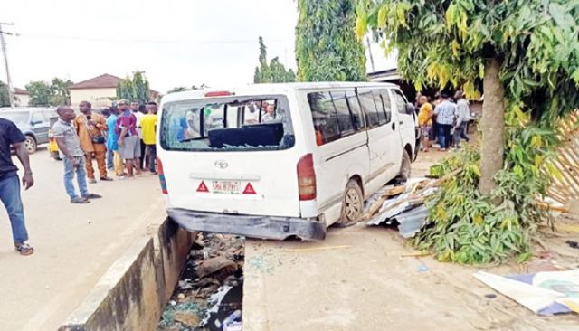 Bus Crashes Into Lagos Shops, Kills Mother, Daughter