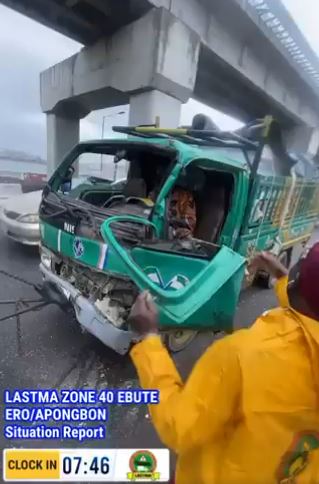 Loaded Mini Truck Involved In Accident In Lagos (Video)