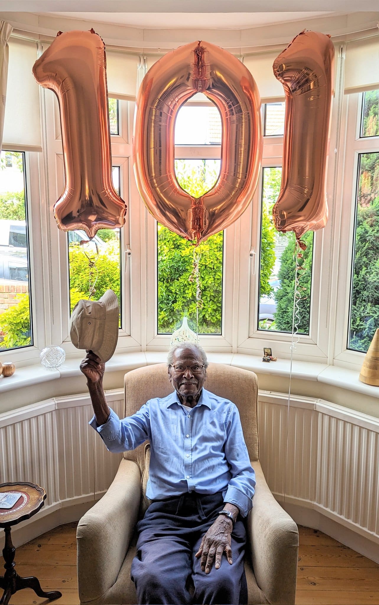 Man Shares Photo of His Agile-Looking Dad Who Recently Turned 101 Years ...